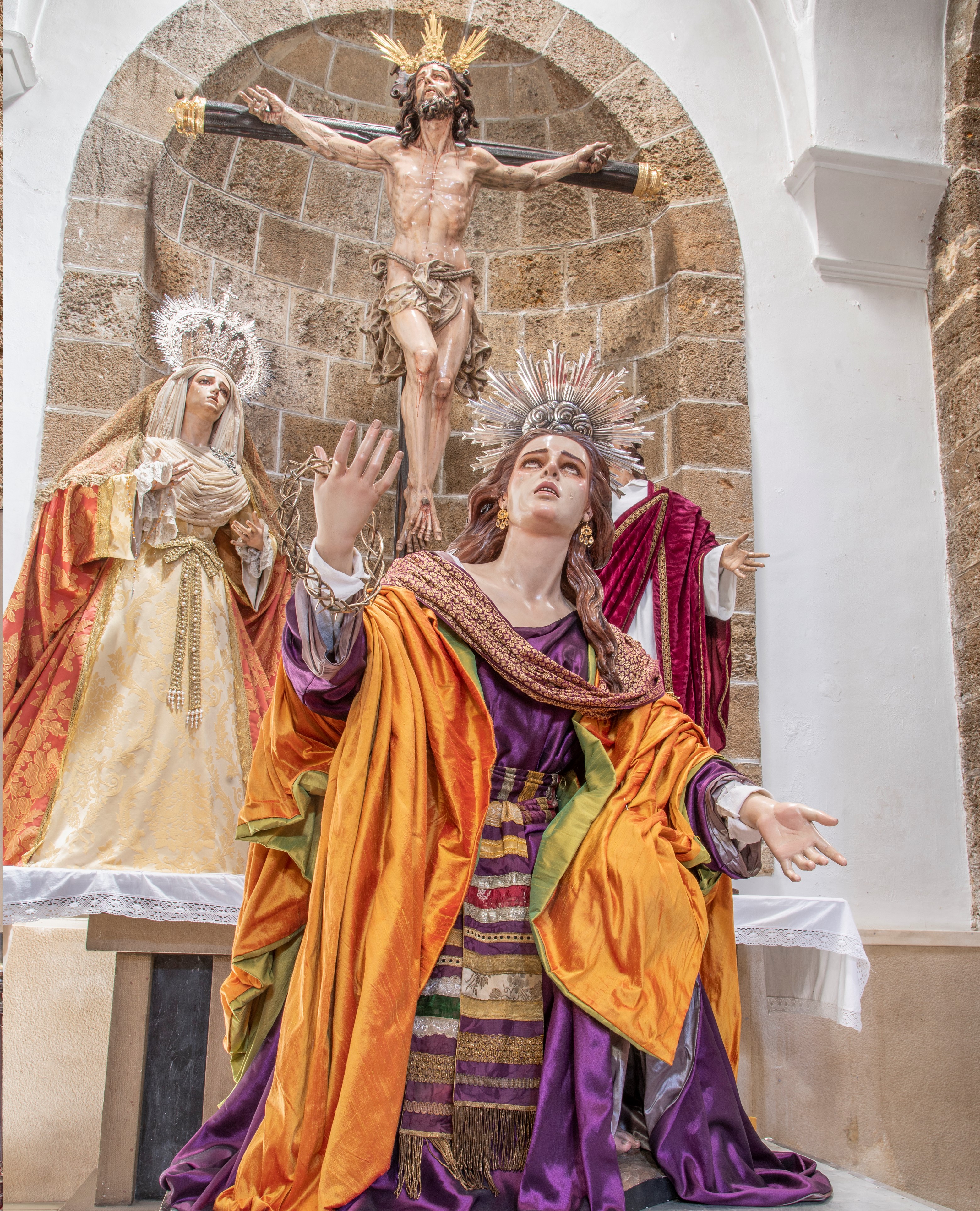 El Perdón bendice la nueva imagen de Santa María Magdalena para su ...