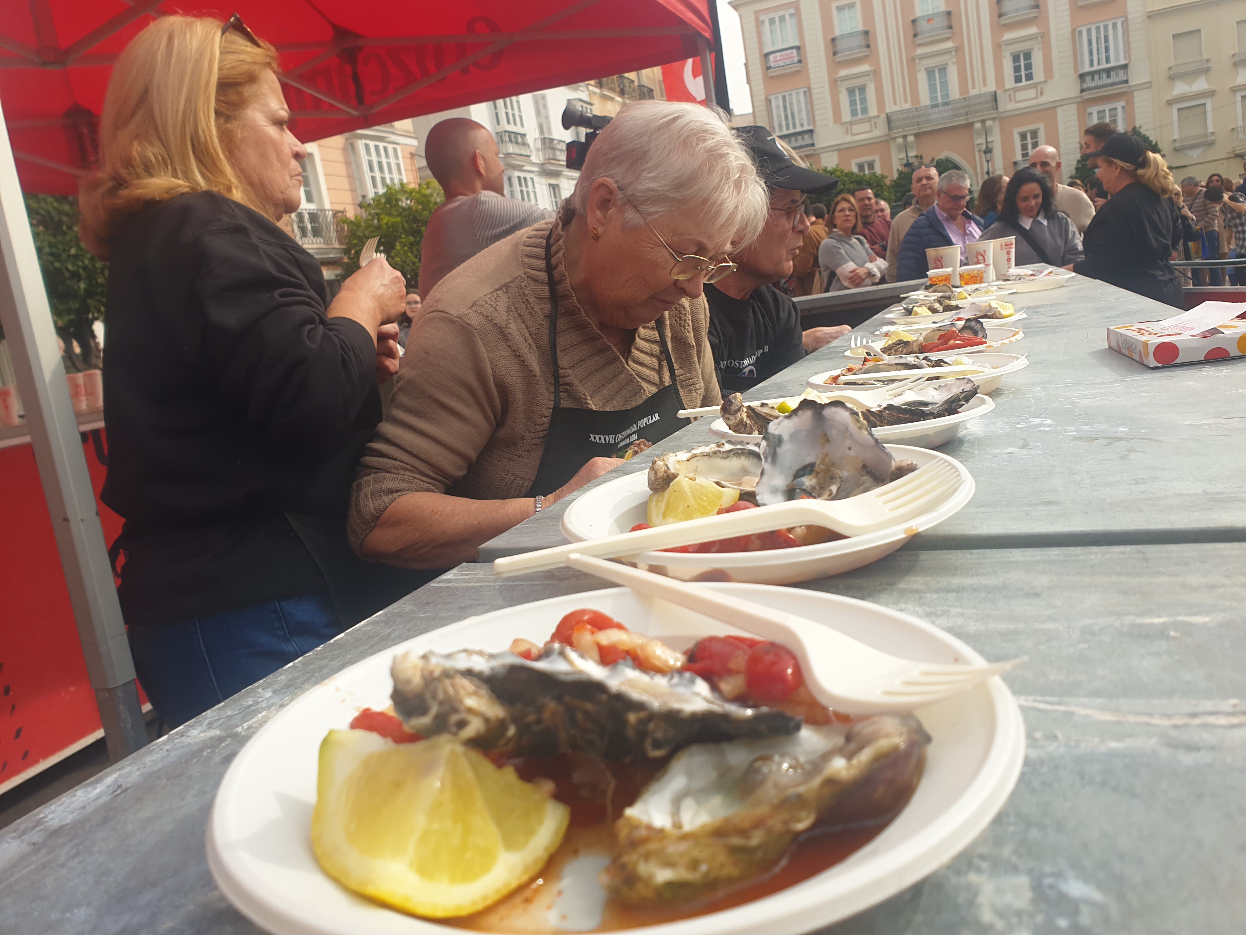 La Ostionada y la Gambada llenan las calles de Cádiz | Onda Cádiz RTV