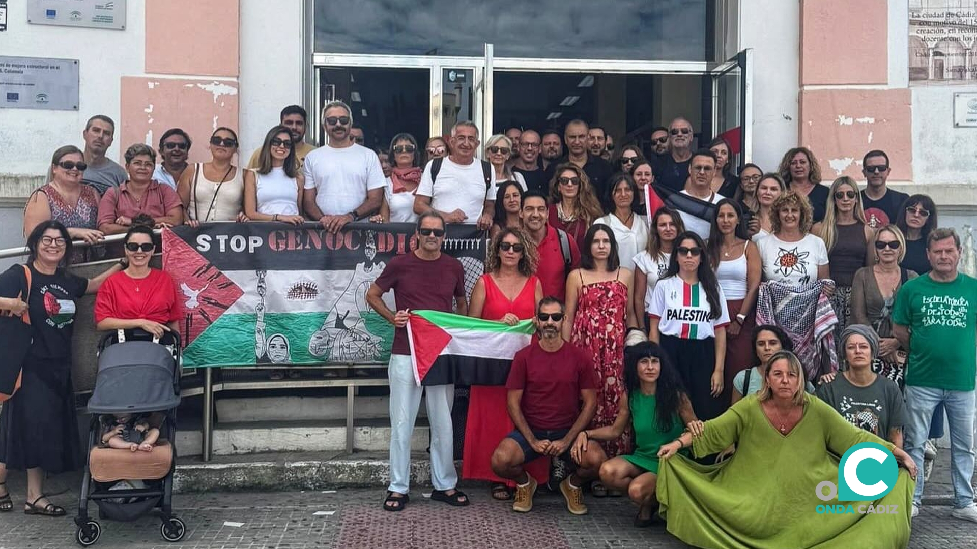 El Instituto Columela, obligado a retirar la bandera de Palestina que ...